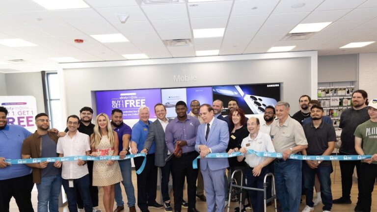 Comcast Opens New Xfinity Store in Schaumburg | Comcast Greater Chicago ...